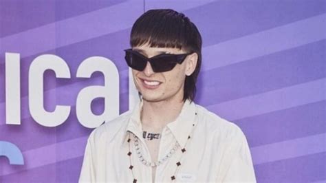 Peso Pluma Se Corta El Cabello Y Da Un Giro A Su Imagen VIDEO El