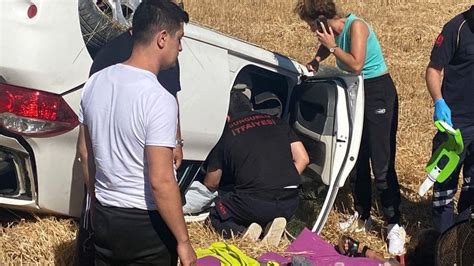 Takla atan otomobil tarlaya devrildi 4 yaralı