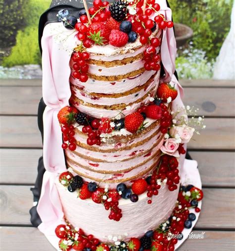 Naked Cake Hochzeitstorte Sanelas Tortenwelt Obstfüllung frische