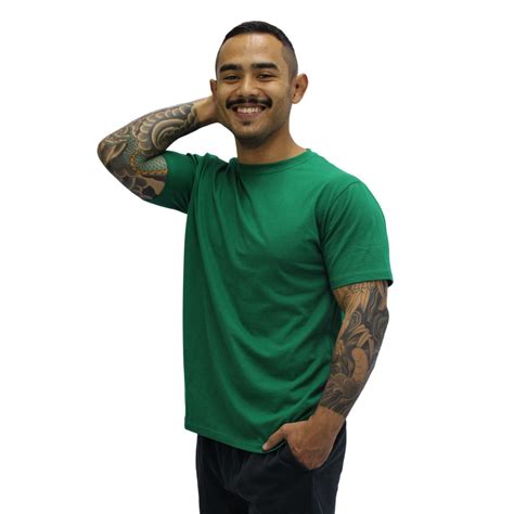 Camiseta Básica Verde Bandeira Unissex Lisa 100 Algodão El Elyon
