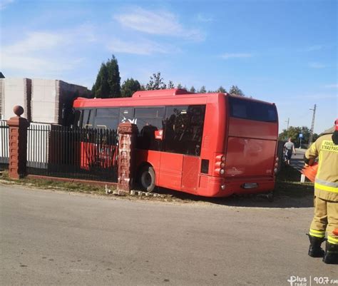Zderzenie Samochodu Osobowego Z Autobusem Szkolnym