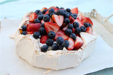Pavlova De Frutos Rojos Not Only Salad