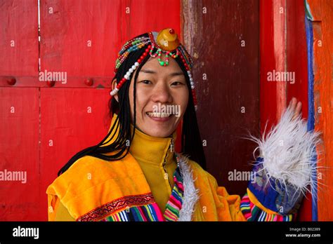 Tibetan Women Hi Res Stock Photography And Images Alamy