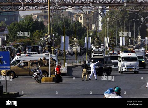 Karachi Pakistan F Vrier Une Ambulance Porte Le Corps De L