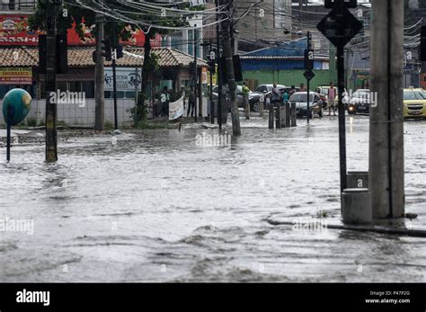 RIO DE JANEIRO RJ 17 02 2015 TEMPORAL NO RIO DE JANEIRO Forte