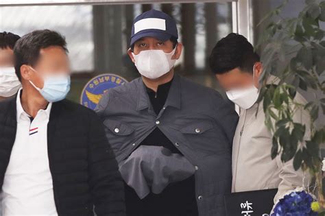 단독 낮엔 김학의 수사 밤엔 김봉현 술접대 받은 검사