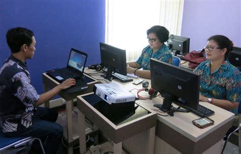 Pelatihan Teknologi Informasi TI Desain Multimedia Dari Dinas