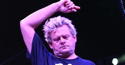 Kazik Staszewski trafił do szpitala Wiadomo jak czuje się artysta