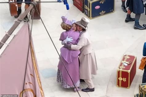 Ariana Grande Excl Seen As Glinda On Wicked With Cynthia Erivo