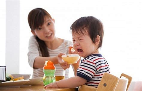 Clip cô Trinh dọa trẻ ăn được nhiều bố mẹ Việt áp dụng đã đạt 15 triệu view
