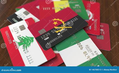 Muchas Tarjetas De Cr Dito Con Diversas Banderas Acentuaron La Tarjeta