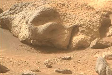 Cosè lo strano volto umano avvistato su Marte dal rover Perseverance