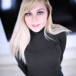 Skylar Valentine Hoastie Adult Gallery Host