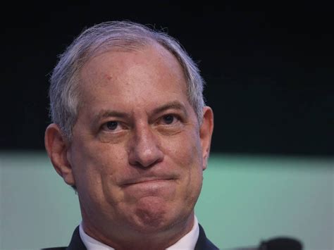 CIRO GOMES ROMPE OS IRMÃOS E DIZ QUE FOI ESFAQUEADO E SOME DO CEARÁ