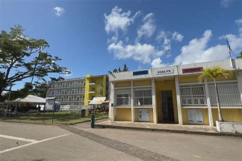 La rentrée scolaire reportée au collège Mille Roches à Saint André