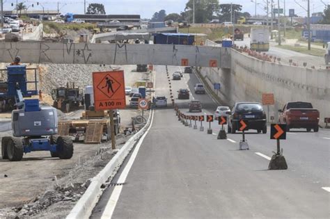 Novas obras de pavimentação na Linha Verde Norte alteram trânsito em