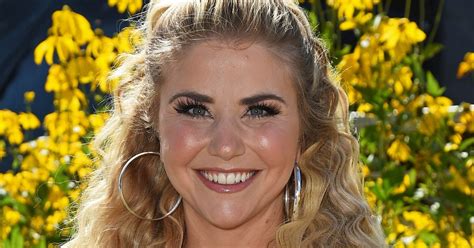 Beatrice Egli Schlager Star Zeigt Sich Im Bikini Bunte De