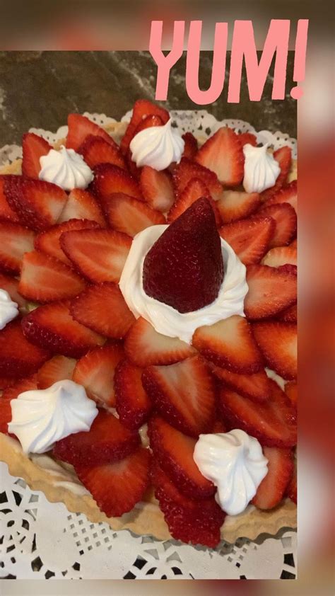Tartaleta de fresa Míss K 996665835 in 2022 Summer desserts
