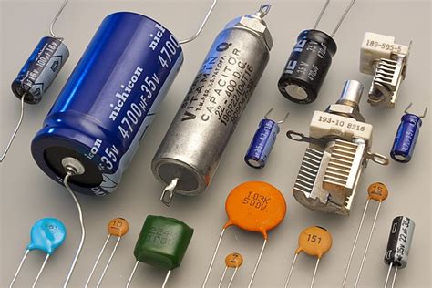 Capacitor Vs Transistor What S The Difference Main Difference