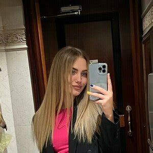 Me Adinha Deusamelada Mel Melanji Mel Isabelle Nude Leaks