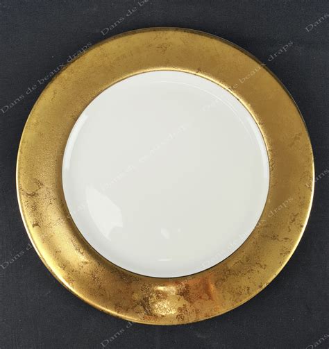 Ensemble de 6 assiettes de présentation et 6 assiettes à pain dorées en