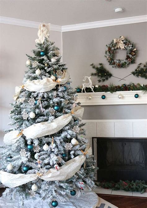 Best Flocked Christmas Tree D Cor Ideas Digsdigs