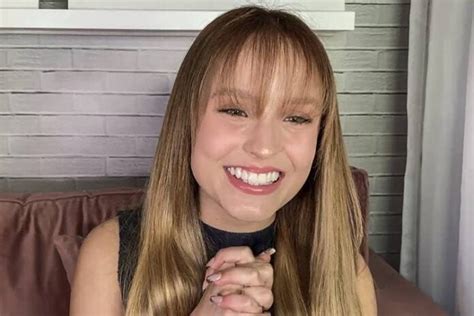 Larissa Manoela posa de topless e faz alerta preocupante aos fãs Área VIP