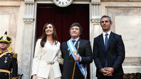 Javier Milei le tomó juramento a sus ministros sin la transmisión de
