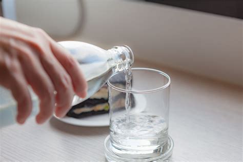 Quantos litros de água você precisa beber por dia CALCULE AQUI