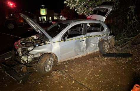 Padre morre e outro fica gravemente ferido após acidente em frente à