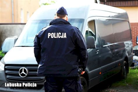POLICJANCI ODZYSKALI SKRADZIONE W BELGII CZTERY MERCEDESY WARTE 800