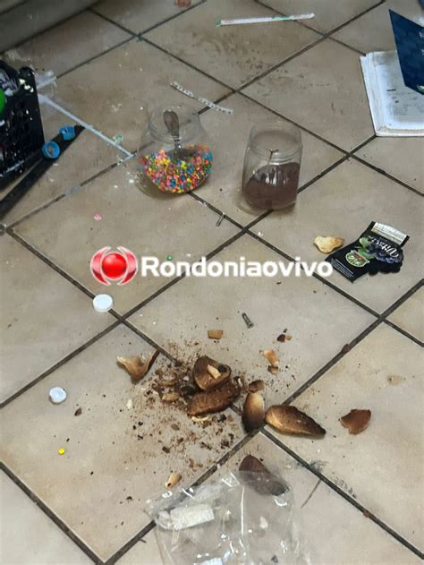 VÍDEO Criminosos invadem conveniência pelo telhado e fazem arrastão