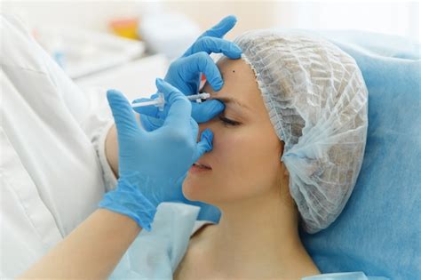 Procedimento De Rejuvenescimento Facial Uma M Dica Desconhecida