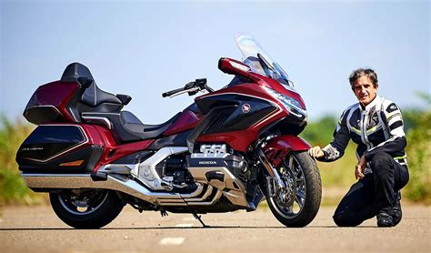 Honda Gold Wing Tour DCT Airbag test și prezentare video