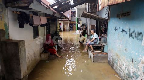 Diguyur Hujan Deras 68 RT Dan 6 Ruas Jalan Di Jakarta Terendam Banjir