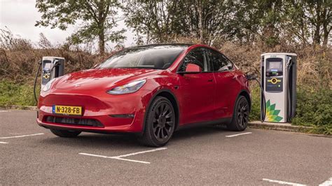 Tesla Model Y notre essai du SUV électrique universel TopGear