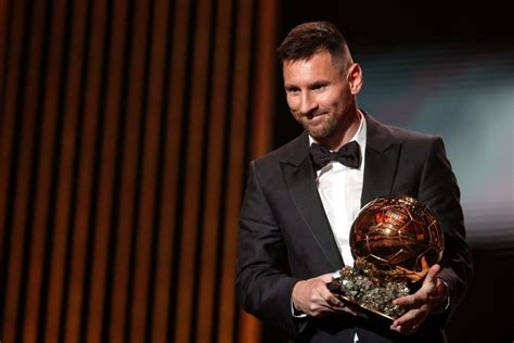 L Argentin Lionel Messi remporte son huitième Ballon d Or SNRT News