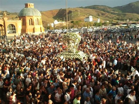 G1 Procissão encerra homenagens à Nossa Senhora em Aparecida SP