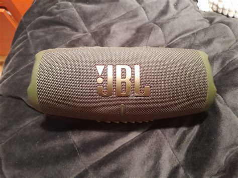 Se produkter som liknar JBL Charge 5 trådlös högtalar på Tradera