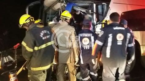 Motorista De Nibus Fica Preso S Ferragens Ap S Colis O Caminh O