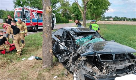 Tragiczny wypadek na polskiej drodze 39 latka uderzyła w drzewo
