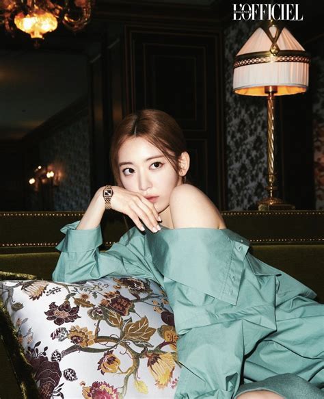 Le Sserafim Miyawaki Sakura ขนปกนตยสาร LOfficiel Singapore Pantip