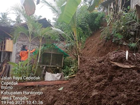Hujan Deras Akibatkan Tanah Longsor Di Desa Cepedak Kecamatan Bruno