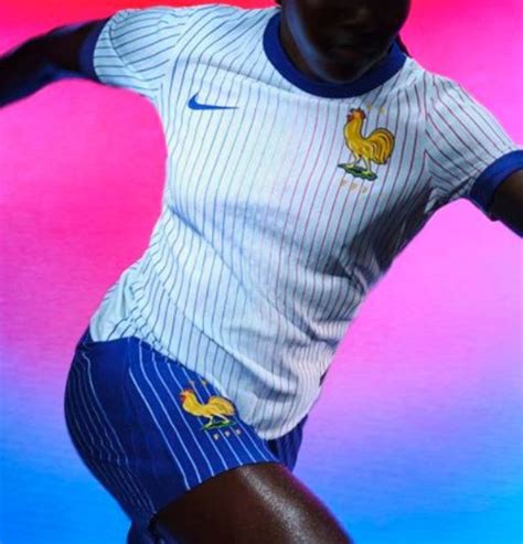 PHOTOS Les Nouveaux Maillots Des Bleus Football MAXIFOOT