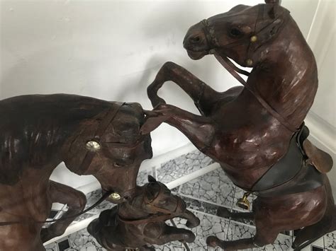 Figurines De Cheval En Cuir 1950s Set De 4 En Vente Sur Pamono