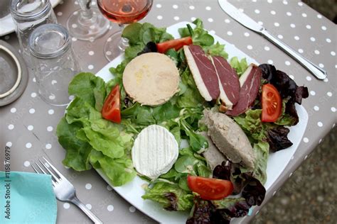 Salade périgourdine avec foie gras et magret fumé Stock Photo Adobe Stock