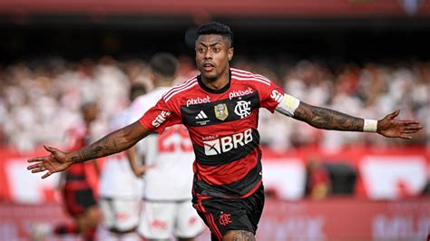 Flamengo encaminha renovação de contrato Bruno Henrique