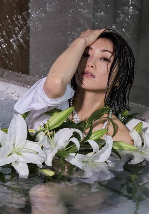 酒井法子 エロ画像51枚美乳おっぱい お宝パンチラや太もも 水着グラビアがセクシーでエロい パンチラぱんちら