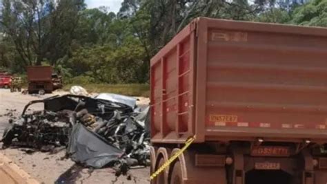 Acidente Entre Um Carro E Uma Carreta Causa Morte E Fecha BR 040 Na