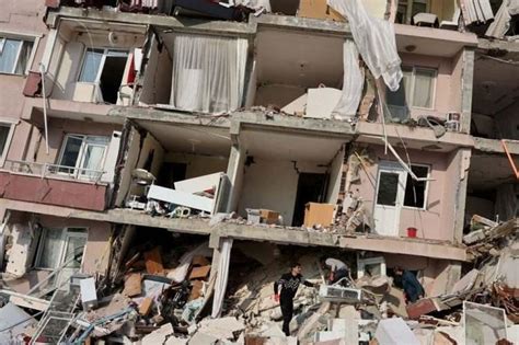 Hataylı olan Mert Fırat depremzedeler için koordinasyon merkezi kurdu